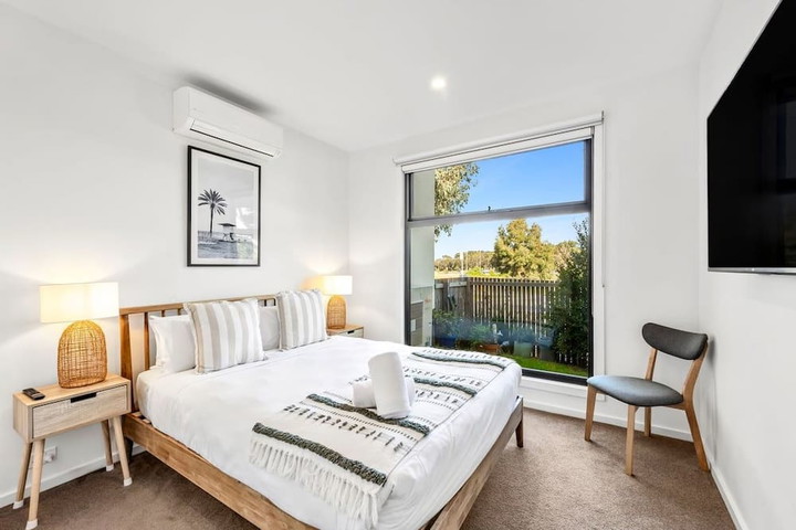 Boardwalk On Bright Coastal Apartment - Torquay