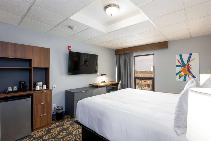 Pet Friendly Room Near Calle Ocho With Pool And Free Airport Transfer - Miami
