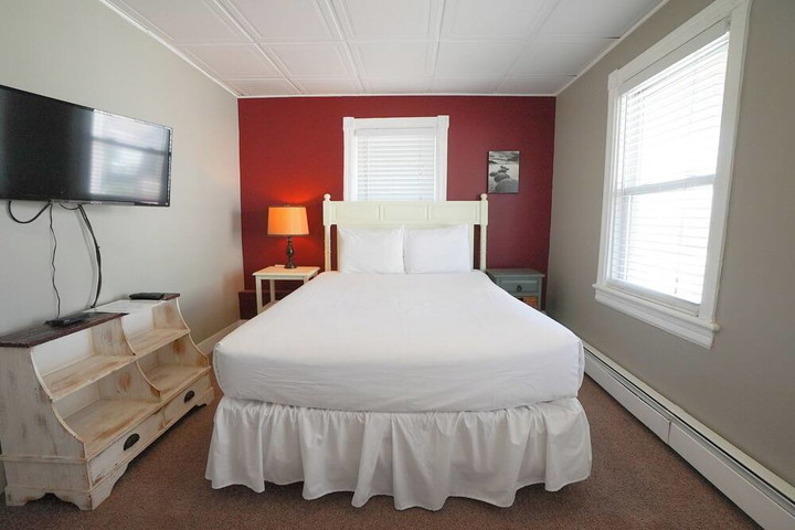 Large Hotel Room 250 Feet From The Boardwalk And Beach. - Atlantic City, NJ