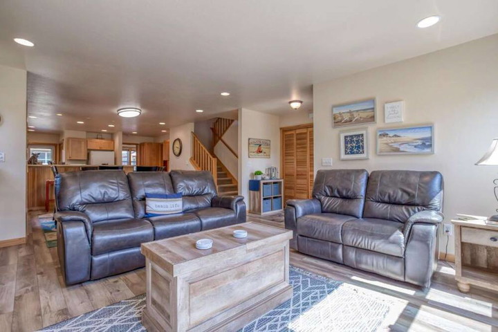 Modern Family Friendly Beach House Walk To The Ocean With Bikes Dogs Ok - Pacific City, OR