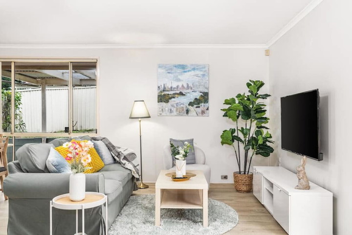 Stayau Cozy 3br Suburban Retreat In Ingleburn - Sutherland Shire