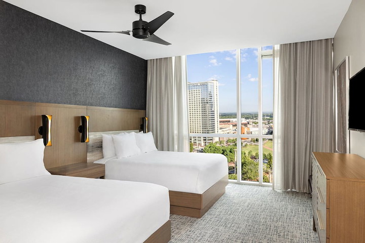 Heart Of Downtown Atlanta Resort With Pool & Bar - Atlanta, GA