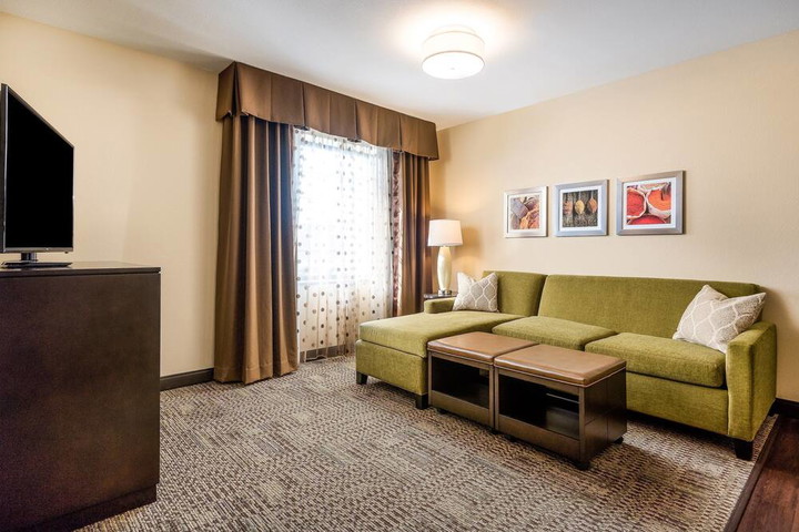 Comfy Suite | Free Breakfast, Free Wi-fi, Indoor Pool And Hot Tub - Wisconsin