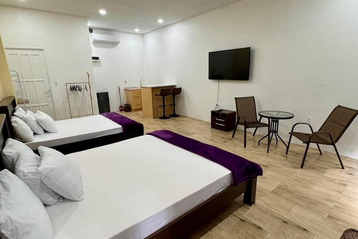 You Will Enjoy Easy Access To Everything From This Centrally Located Place. - Paramaribo