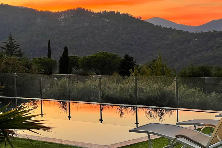 Villa, (14 P), Vue Panoramique Sur Les Collines. Grande Piscine à Débordement. - Provence-Alpes-Côte d'Azur (PACA)