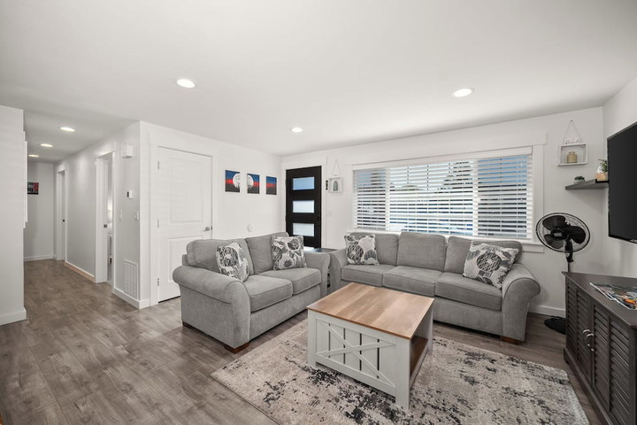 Updated Spacious Home & Hot Tub - Spokane, WA