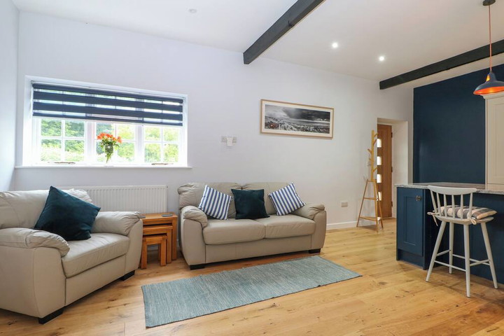 Calvin's Cottage, Pet Friendly, With A Garden In Arundel, West Sussex - Arundel