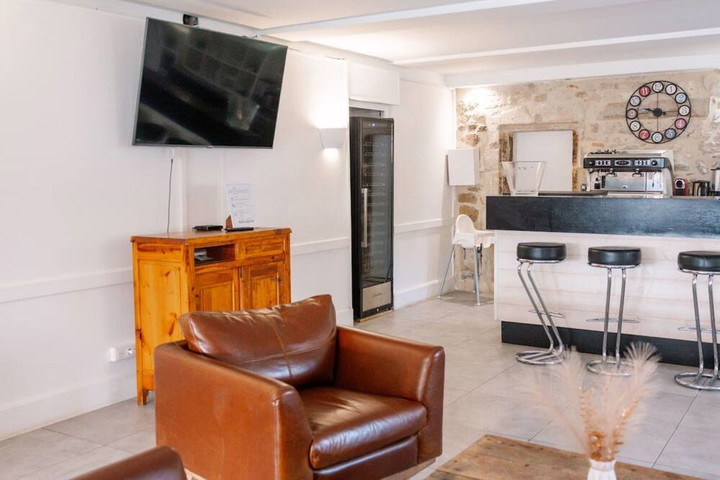 Villa Bacchus At The Water's Edge, Heated Pool - Morestel