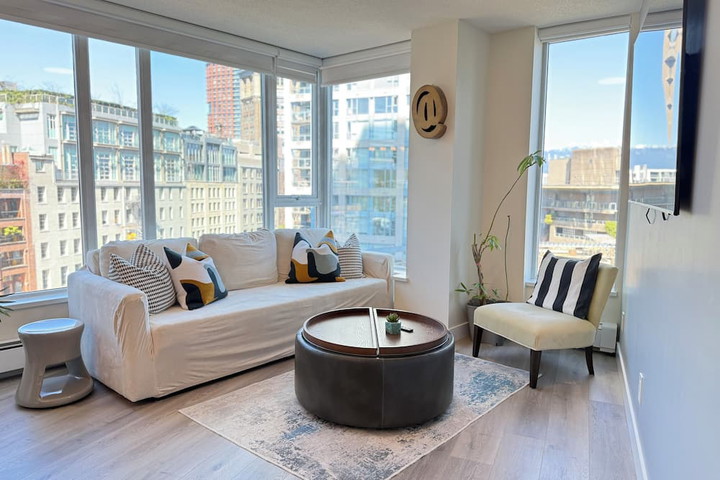 Recently Renovated 2.5bdrm Condo W Parking, Pool, Sauna + A/c - Richmond