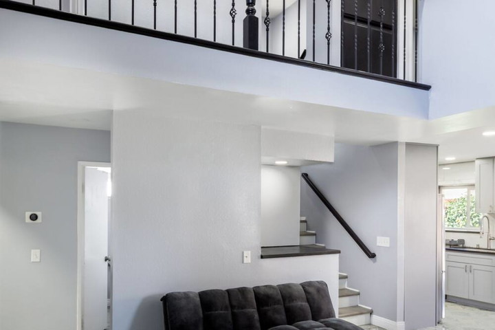 Modern 3br Bay Stay: Pet/family-friendly, Yard, Parking, W/d, Near Hospitals - Moreno Valley, CA