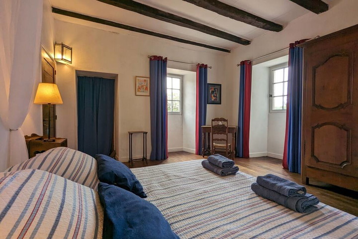 Pavillon De Charme Dans Château De Famille - 15km D'angoulême- 8 Personnes - Charente