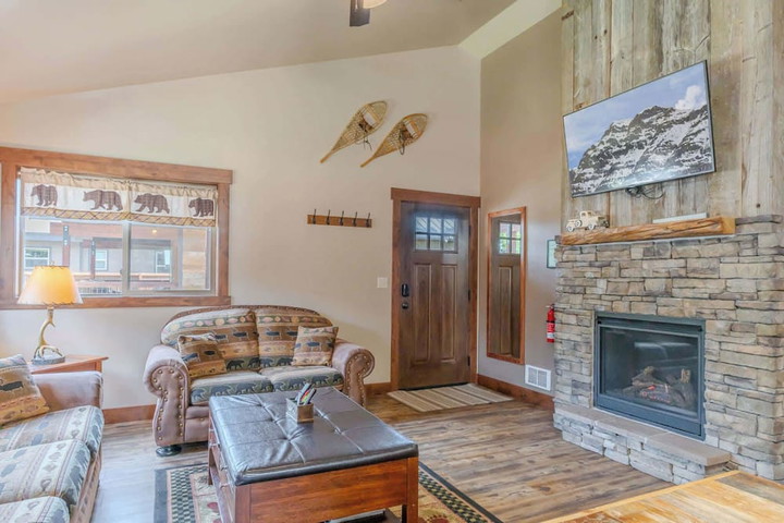 Montana Cabin - West Yellowstone, MT