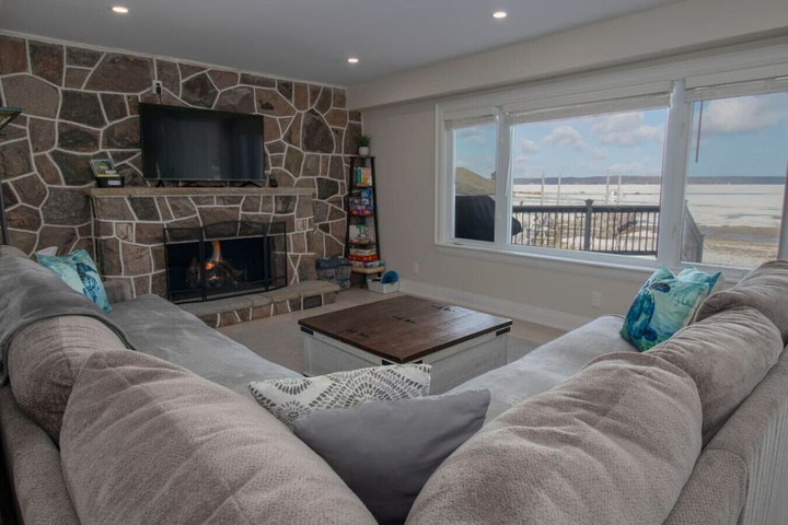 Luxury 4br Lakefront Cottage W/ Sauna & Dock! - Midland