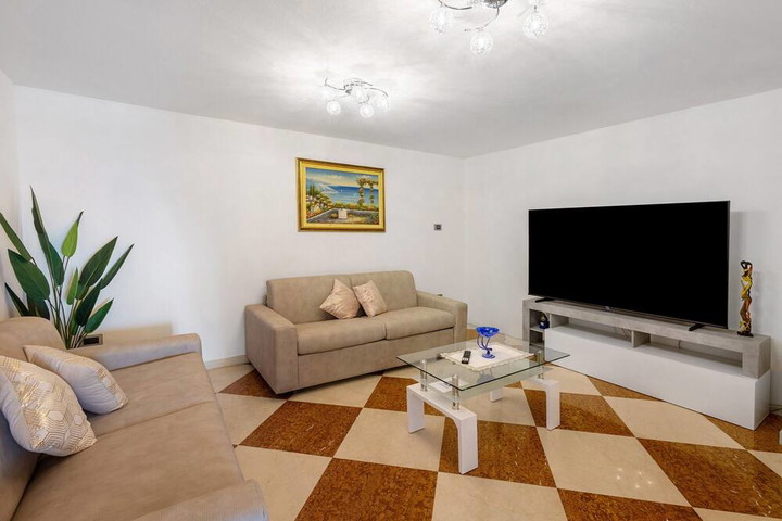 Villa On Lake Garda: Outdoor Spa And Private Garden - Sirmione