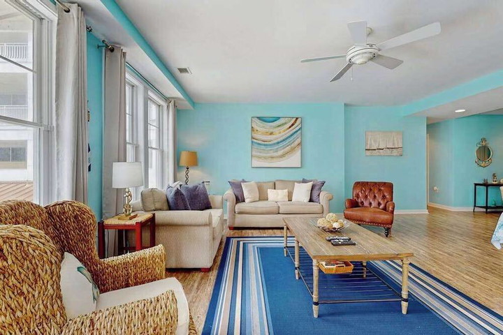 Coastal Corner Condo With Poolview Balcony, Resort Pools & Walking Path To Pier - Virginia Beach, VA