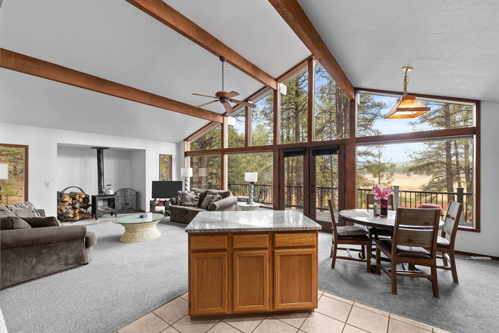 Forest Cabin Retreat Overlooking A Meadow & Pond - Flagstaff