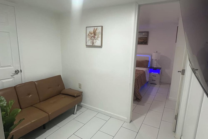Cozy 1-bedroom Apartment In Charming Centereach With Ac - Patchogue, NY