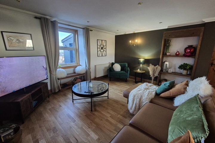 Fabulous 4-bedroom 2.5 Bathroom Cottage In Charming Paisley / Glasgow - Paisley