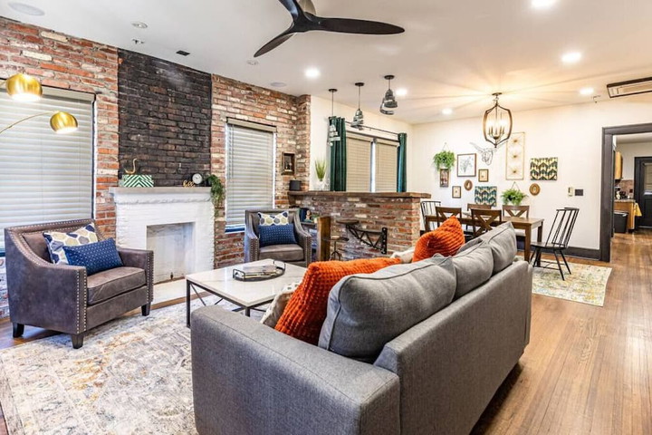 Pleasantly Plush - Quality And Comfort Downtown - Tulsa, OK