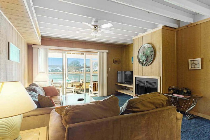 Mallard Lakes Home W/beautiful Water Views From Screened-in Porch, Shared Pool, Wd - Fenwick Island, DE