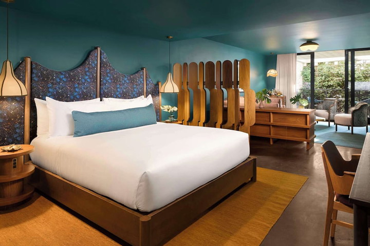 Accessible Suite W/ Balcony + Rooftop Pool - Miami, FL