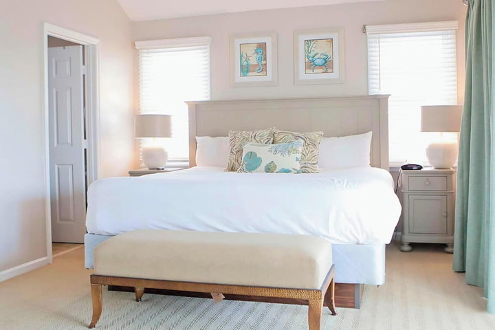 Full Kitchen For Homemade Meals And A Tropical Pool Just Outside Your Door - Duck Key, FL