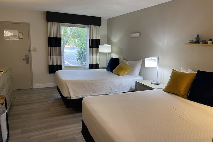 Heated Pool, Strong Wi-fi, Tv, Tiki Bar & Grill, Boat And Kayak Rentals - Lakewood Ranch, FL
