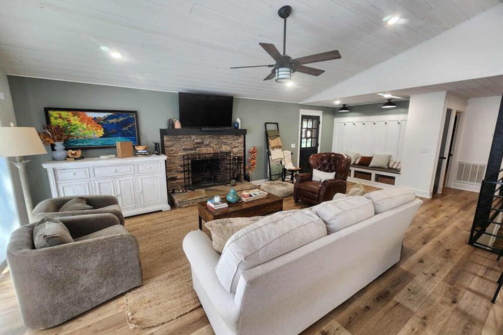 Relax & Recharge At The Nest Lake Escape With Outdoor Fireplace & Hot Tub - Heber Springs, AR