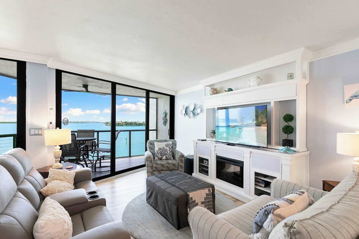 Stunning Waterfront Condo With Resort Amenities - Marco Island, FL