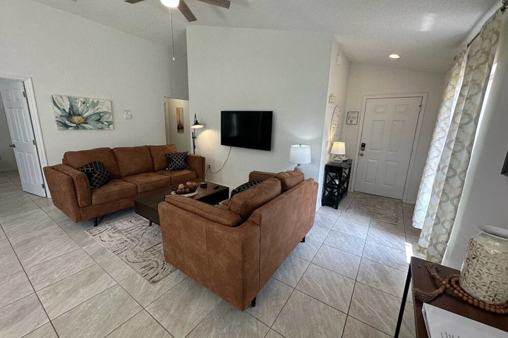 Azure Palms Retreat - Winter Haven