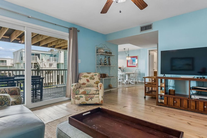 Two-bedroom Townhome In A Great Location  Partial Views Of The Beach! - Gulf Breeze, FL