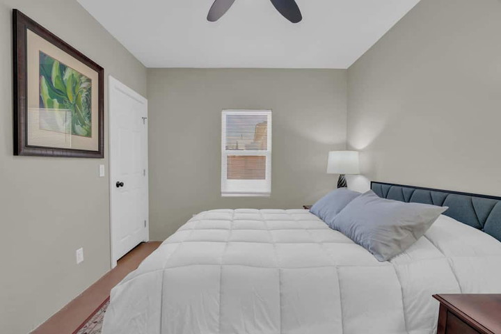 Downtown Historic 4br / 2ba With Parking, Downtown Historic 4br / 2ba With Parking - Tucson, AZ