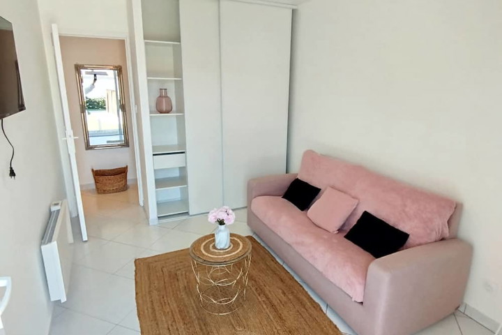 Studio For Rent In Dammarie-les-lys, In A Quiet Area Close To All Amenities. - Barbizon