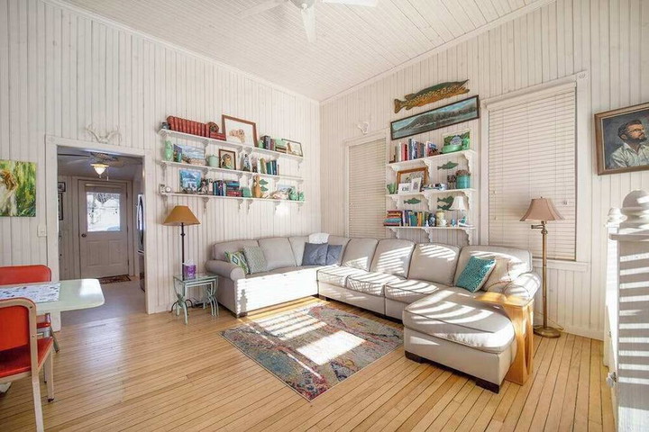 Historic Cozy Cottage In Walloon Lake Village Close To Boyne Mountain Skiing! - Petoskey, MI