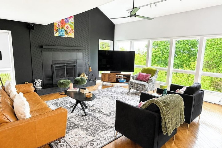 Open Layout With Views, Jacuzzi Tub - Syracuse, NY