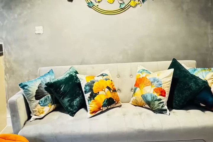 Realocator Hub - Spacious 2bed2bath + Parking + Storage In Sl3 - 斯勞