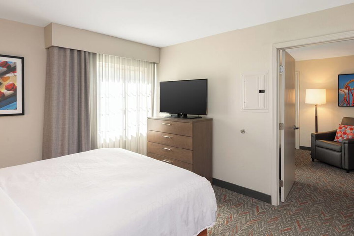 2 Units Retreat | Queen Beds | On-site Pool & Gym - Anaheim