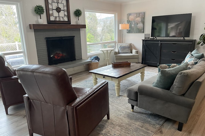 Capital House- Private Getaway With Pool! - Medford, OR