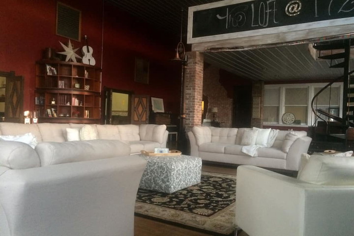 Indoor Basketball Court, Movie Theatre & Rooftop-private 3rd Floor Penthouse! - Sandusky, OH