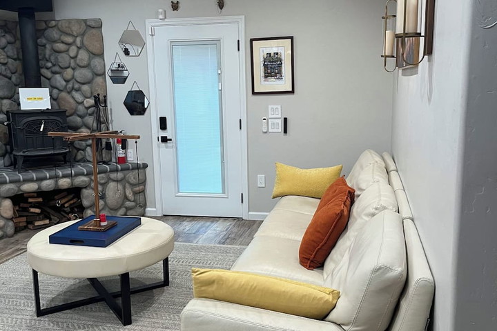Modern 2bedroom Cottage Perfect For Relaxing Stays. Walking Distance To Downtown - Groveland, CA