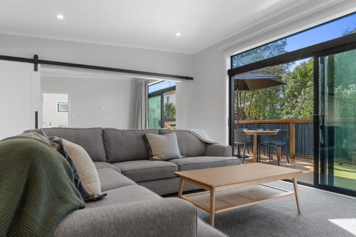 Recline On Leo | Dog-friendly, 160m To Beach - Waihi