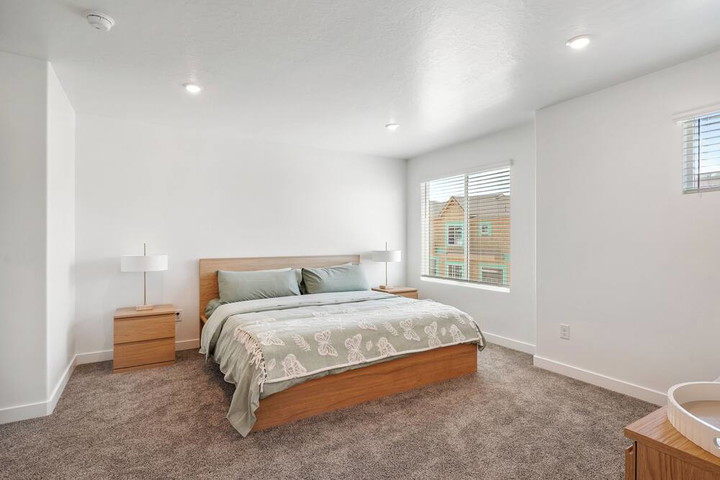 Family-friendly 3-story Home Sleeps 9 - Lehi, UT