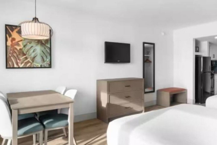 3 Modern Deluxe Queen Suite With Direct Atlantic Views & Pool - Myrtle Beach