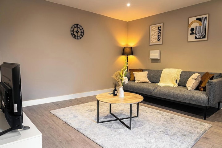 Stylish Flat In Wolverhampton | Long & Short Stays - シュロップシャー
