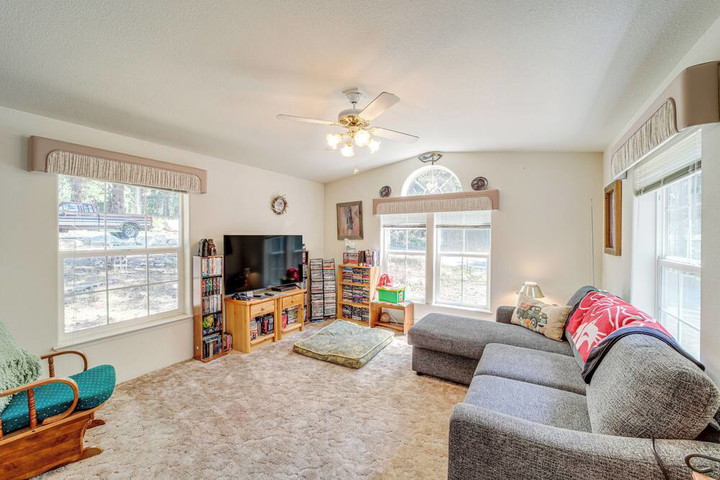 Peaceful Entiat Home: Pets Welcome! - State of Washington