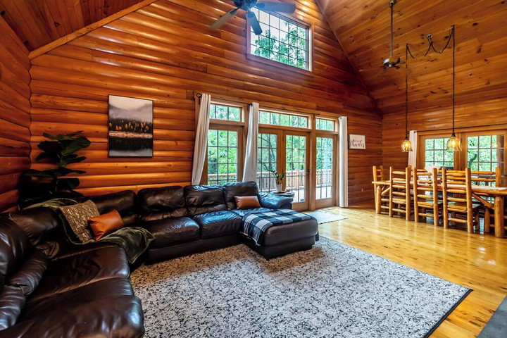 Cozy Cabin In Honey Brook,pa With Hot Tub, Jacuzzi, Large Outdoor Deck And More! - Honey Brook, PA