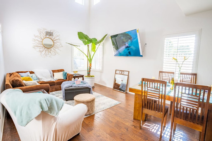 House Of Verrett Beach Villa-ventura, Sleeps 6 & Four-minutes From Beach - Oxnard, CA