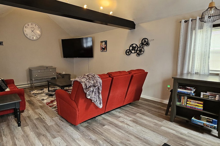 Cozy Up North Retreat In The Heart Of Sault Ste. Marie. Pet Friendly! Hot Tub! - Sault Ste. Marie