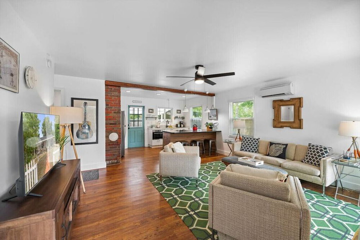 Cozy, Modern 2br/1ba Shem Creek Getaway, Hot Tub! - Charleston, SC