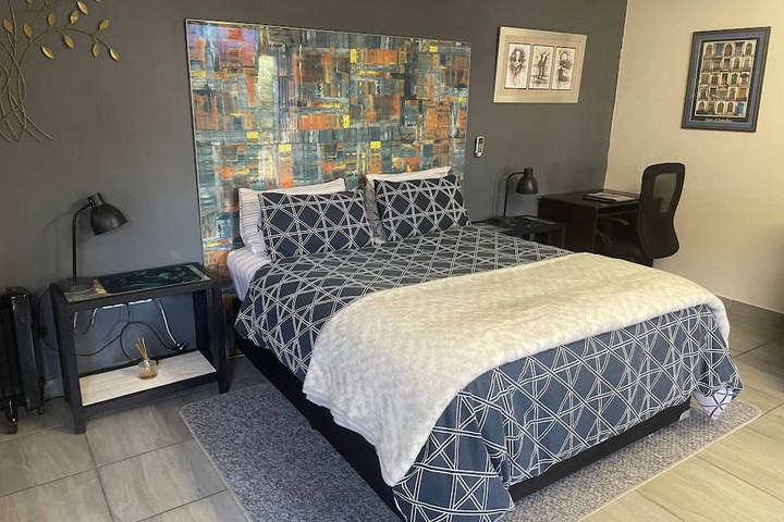 Tranquil Holiday Retreat In Hartbeespoort With Stunning Views - Hartbeespoort